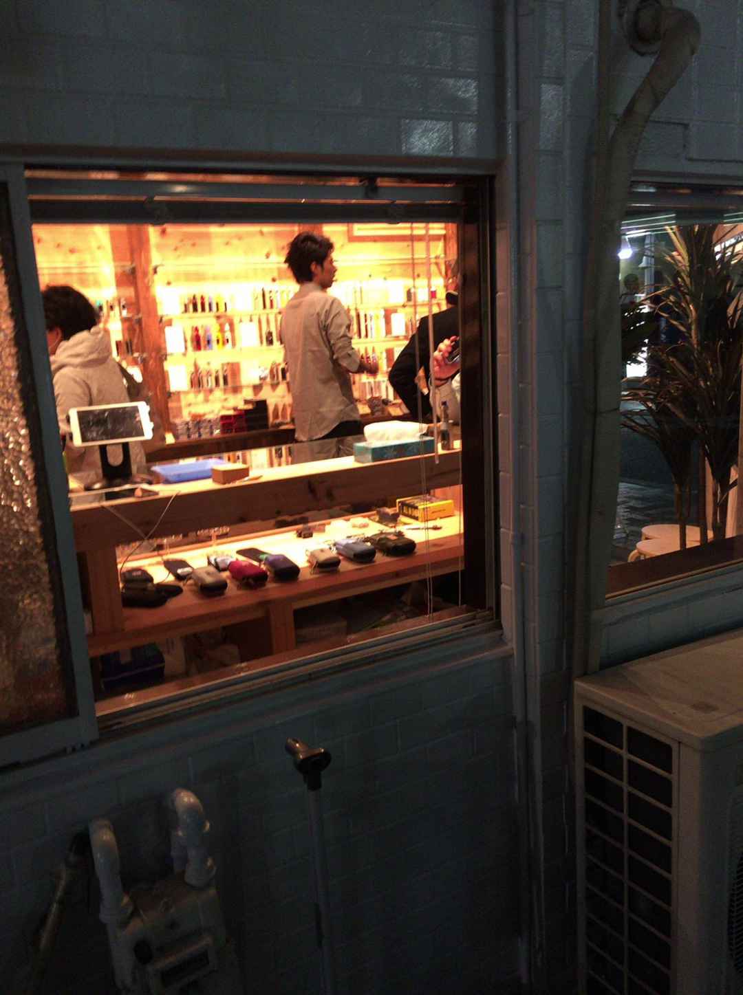 【新店舗情報】 VAPE HOUSE 新橋店 - 店舗開発・新規出店マガジン | TEMPOLY MAGAZINE